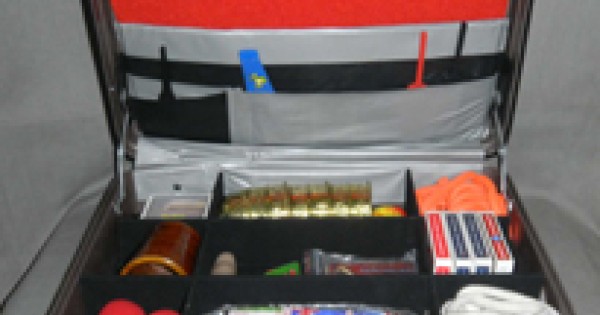 MAGICIAN'S BRIEFCASE WITH CLOSE UP MAT - KM0228